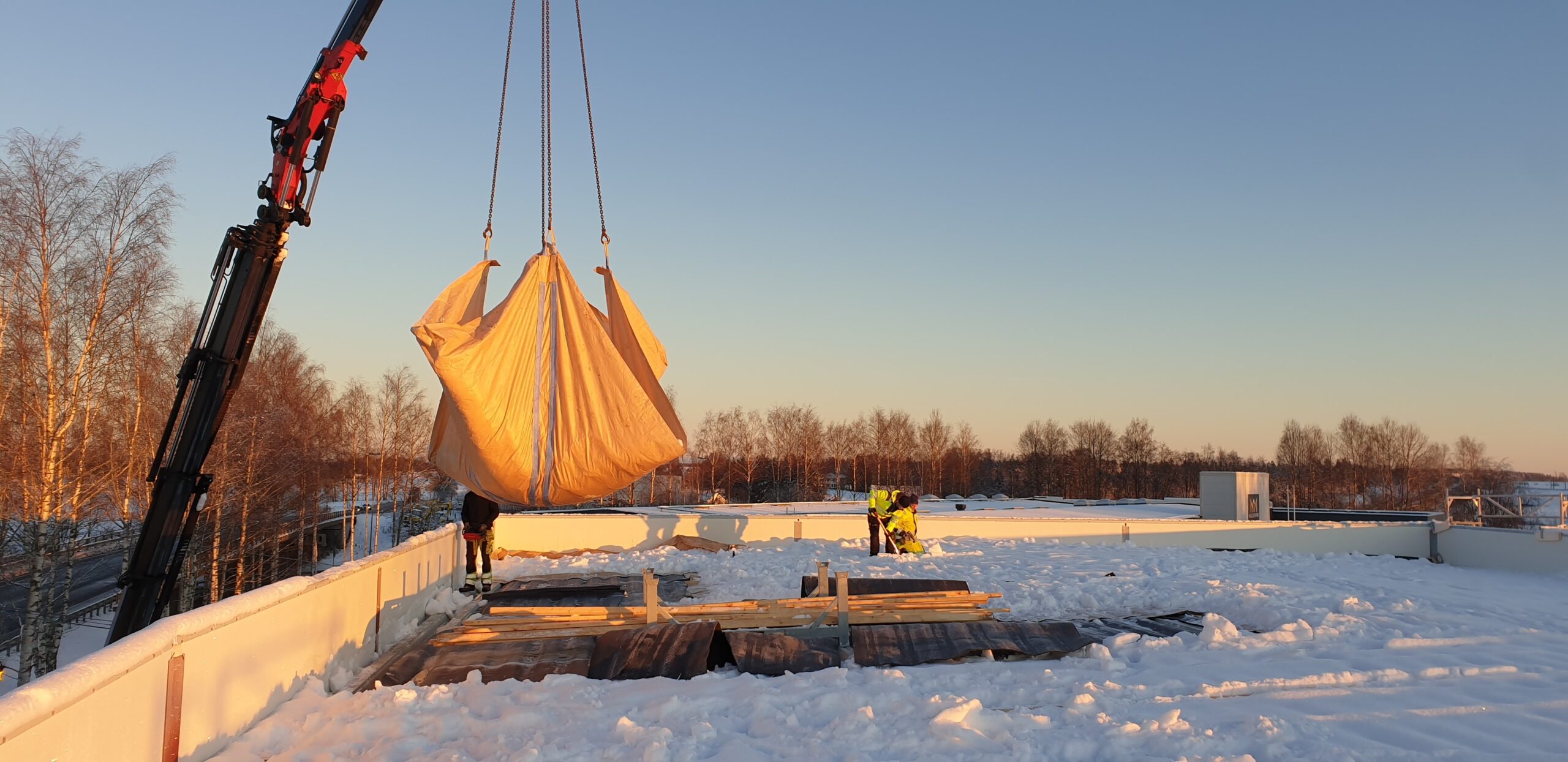 Snow-lifting tarp for buildingsite | Hallgruppen