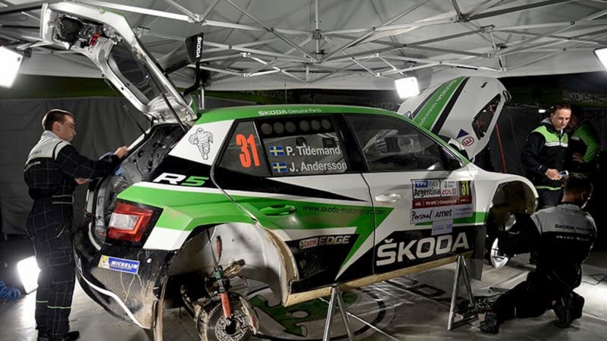 Racing tents - with custom print | Hallgruppen